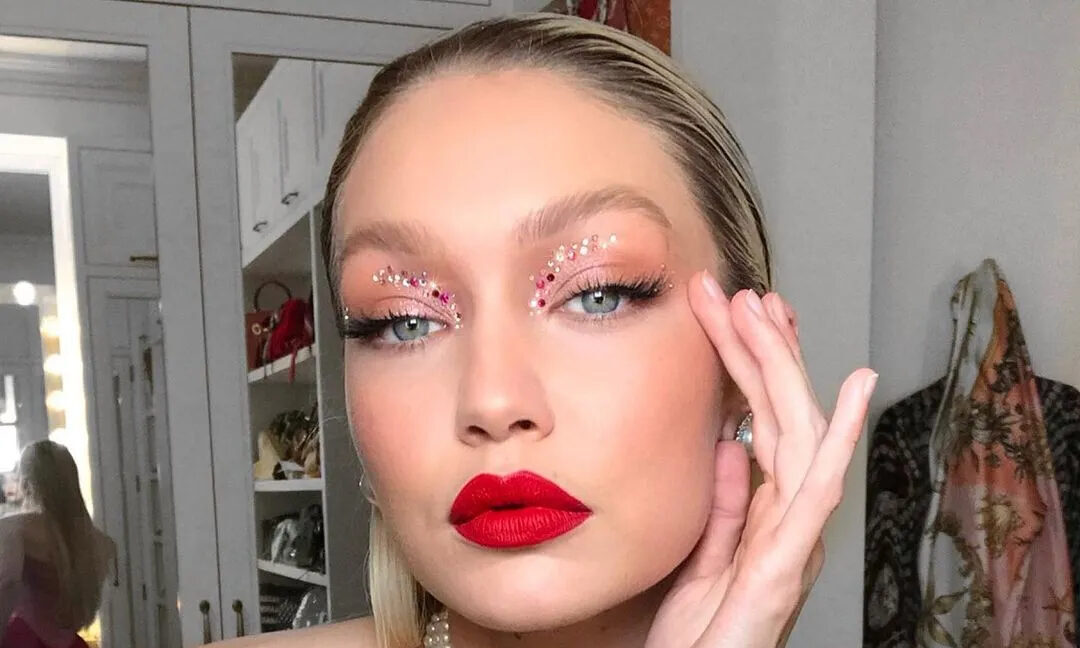 10 Festive Hair Makeup Looks To Book This Holiday Season Blys 10 Festive Hair Makeup Looks To Book This Holiday Season Blys